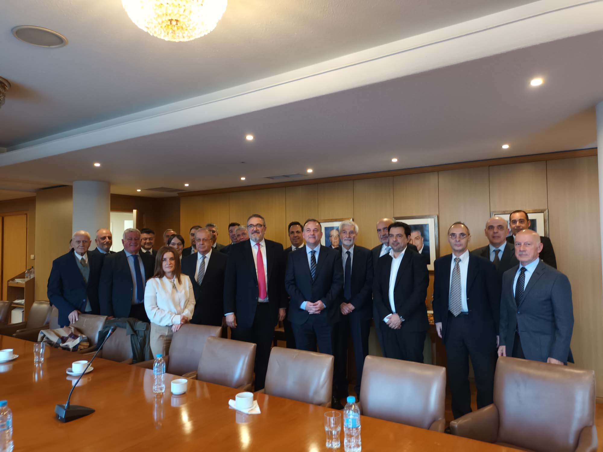 O Δρ. Γιώργος Πατέρας επανεξελέγη Πρόεδρος του Ναυτικού Επιμελητηρίου ...